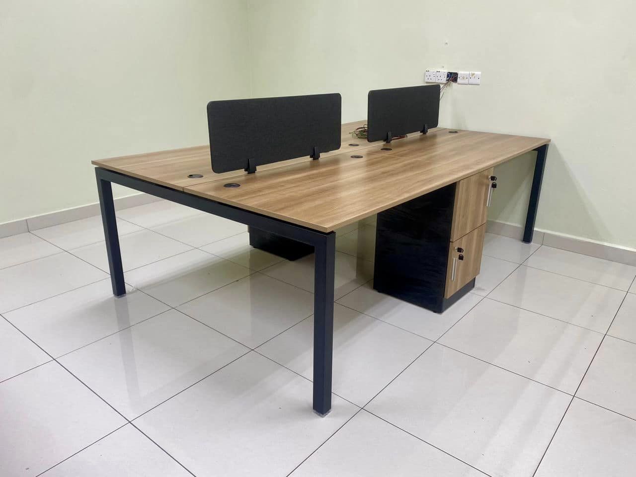 CS4-08 Cluster of 4 (Metal N Leg) c/w Frameless Fabric Partition ...